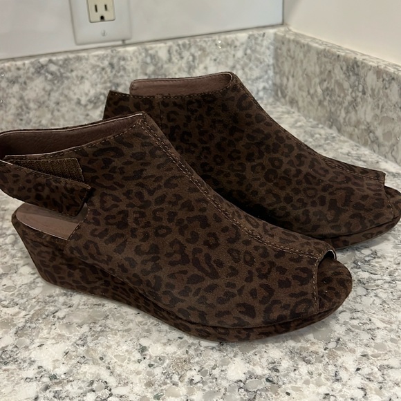 Chocolat Blu | Shoes | Brand New Chocolat Blu Cheetah Wedges | Poshmark